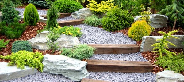 Comment choisir une pierre naturelle pour les allées de jardin